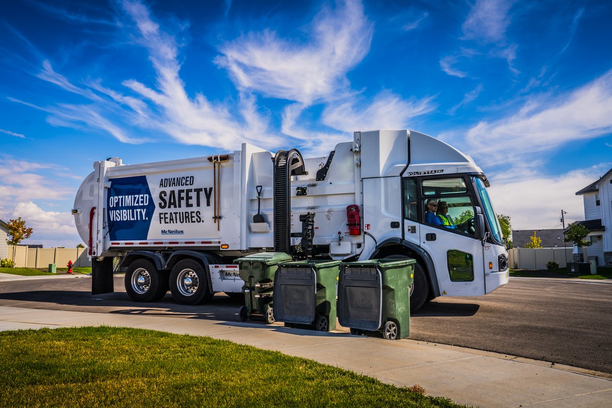 McNeilus Volterra™ ZSL™ Electric Side Loader Garbage Truck